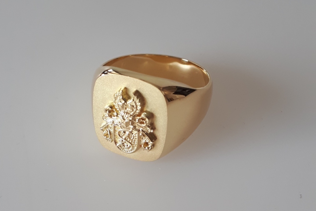 Signet ring and crest ring - handmade by Pro Heraldica
