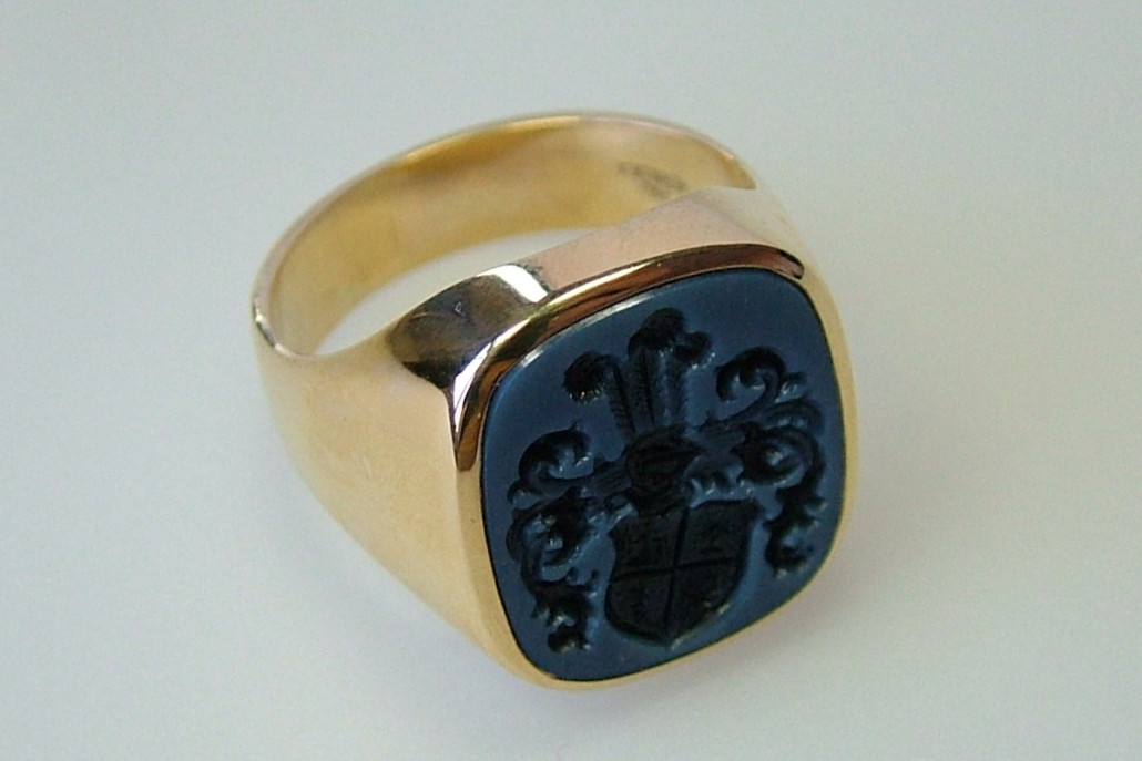 Signet ring and crest ring - handmade by Pro Heraldica